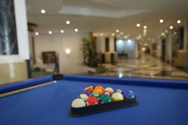 Bars in Luxor | Luxor Hotel Bar with Pool Tables - Hyena Bar